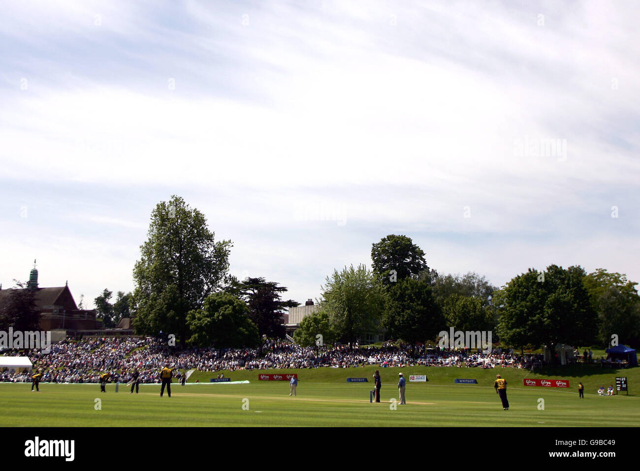 School cricket hi-res stock photography and images - Alamy