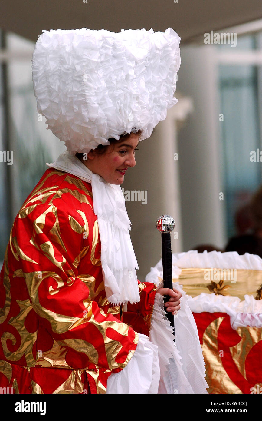 Racegoers enjoy Ladies Day at Epsom Downs Racecourse Stock Photo - Alamy