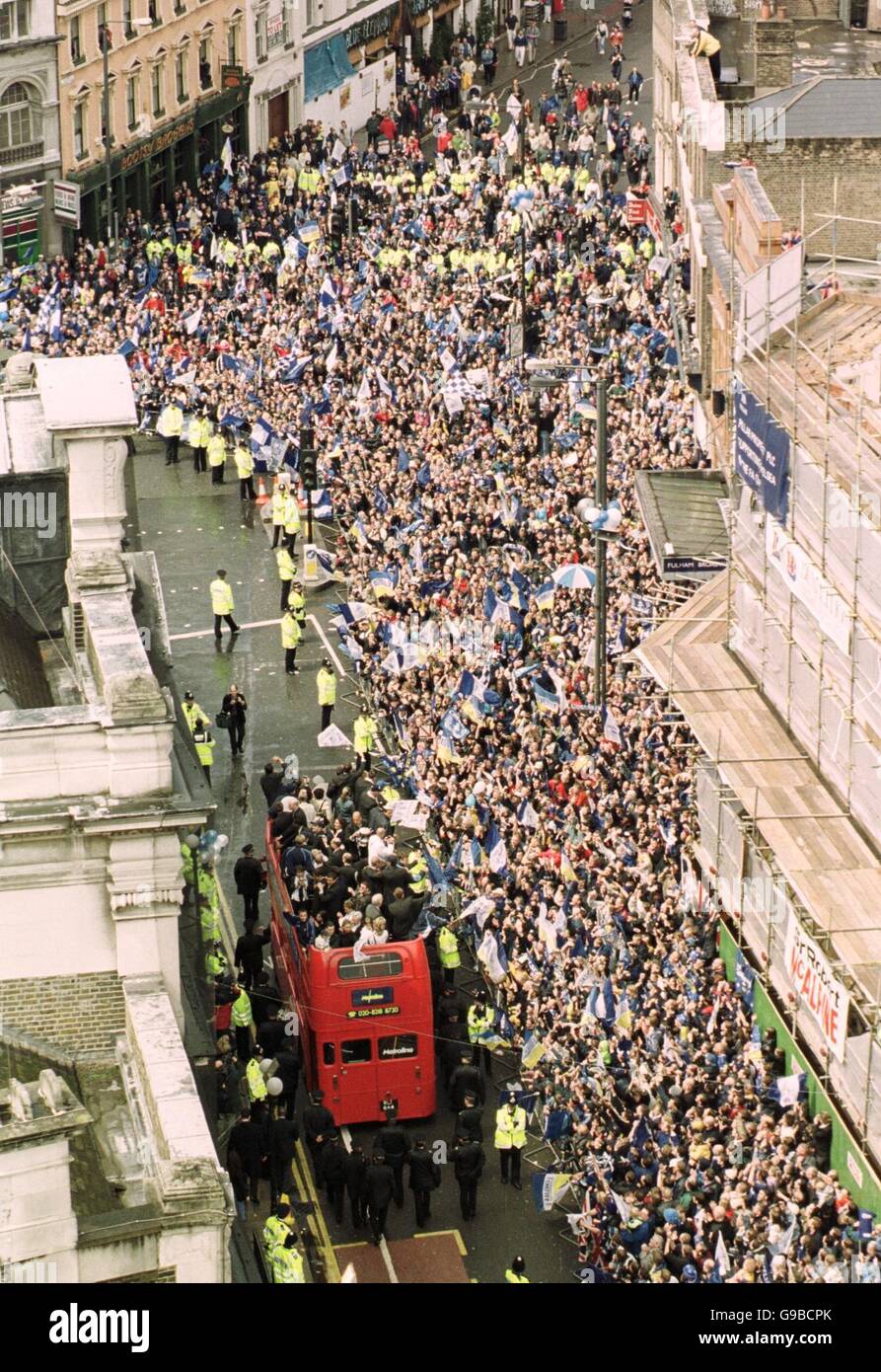 Fa cup winners bus hi-res stock photography and images - Alamy