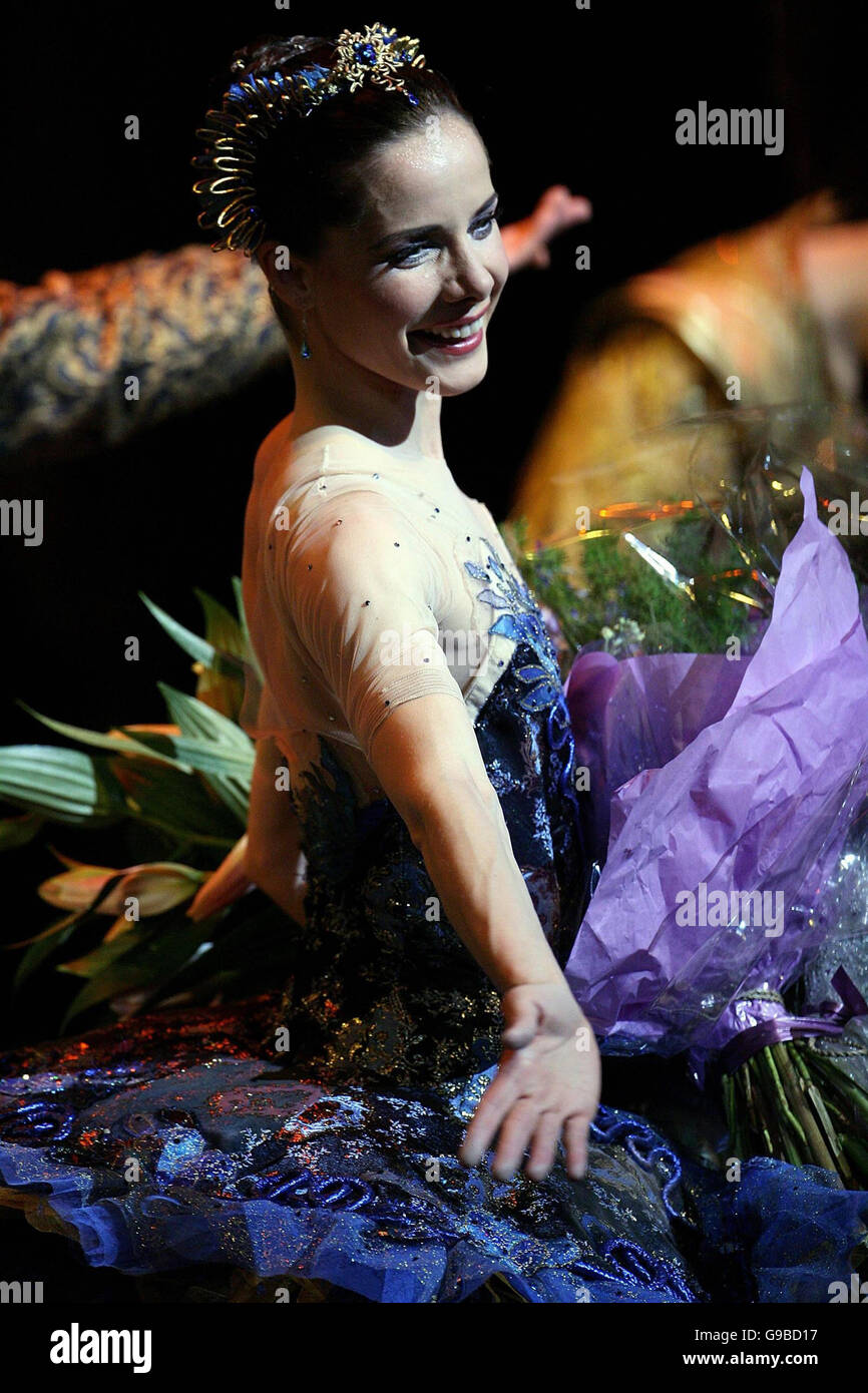 Curtain call ballet hi-res stock photography and images - Alamy