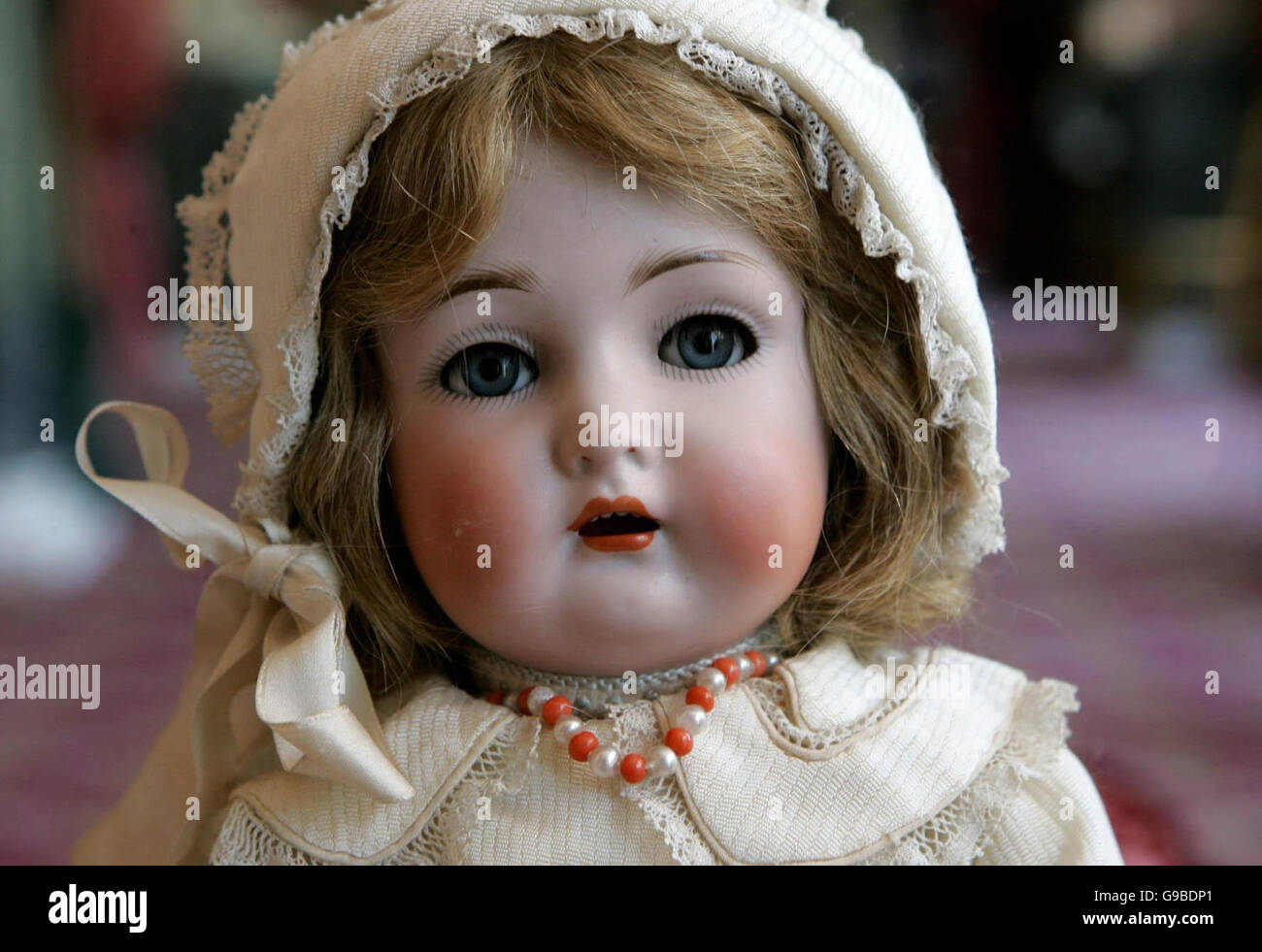 Queen elizabeth ii dolls hi-res stock photography and images - Alamy