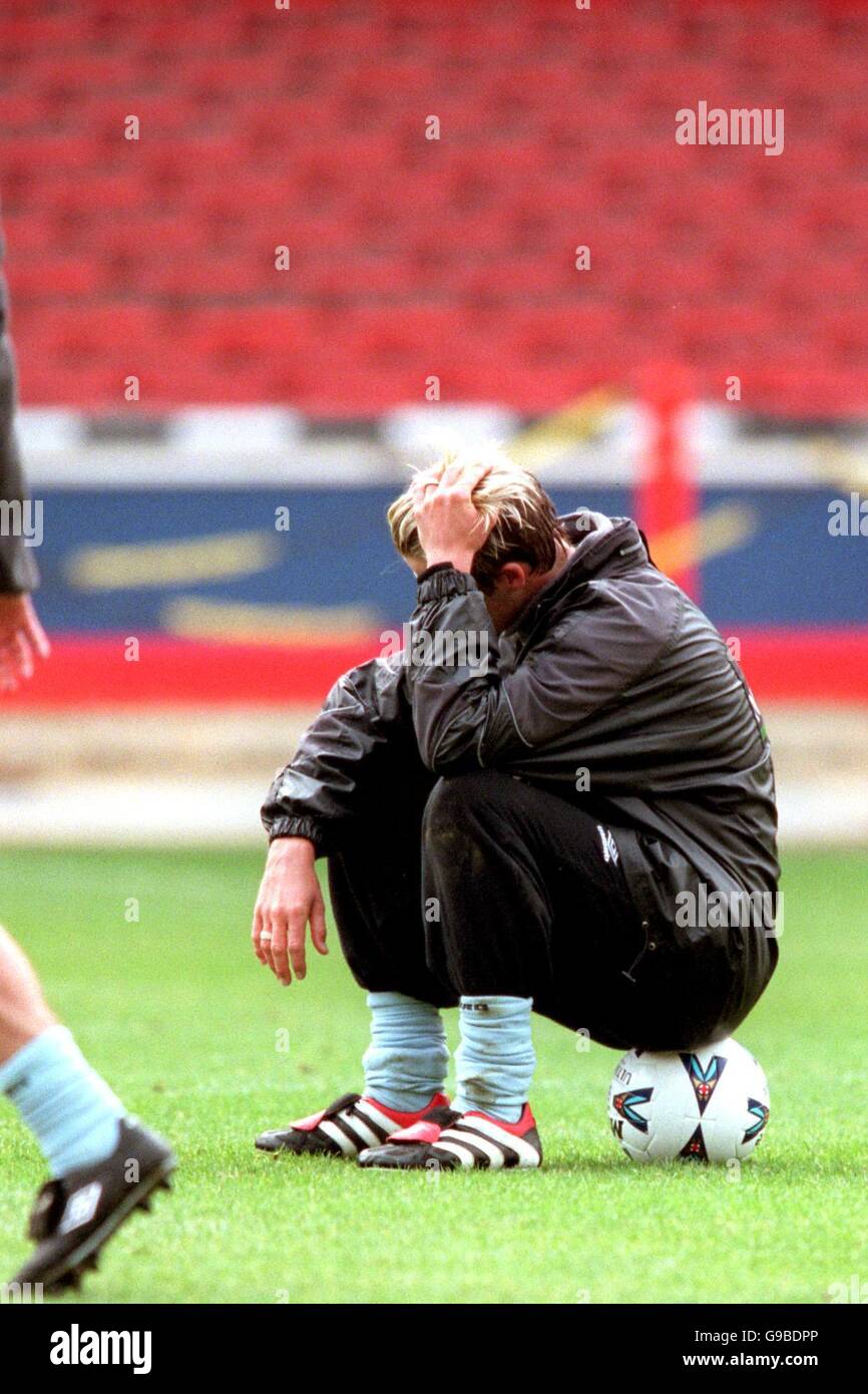 David Beckham deep in thought during training at Wembley Stock Photo ...