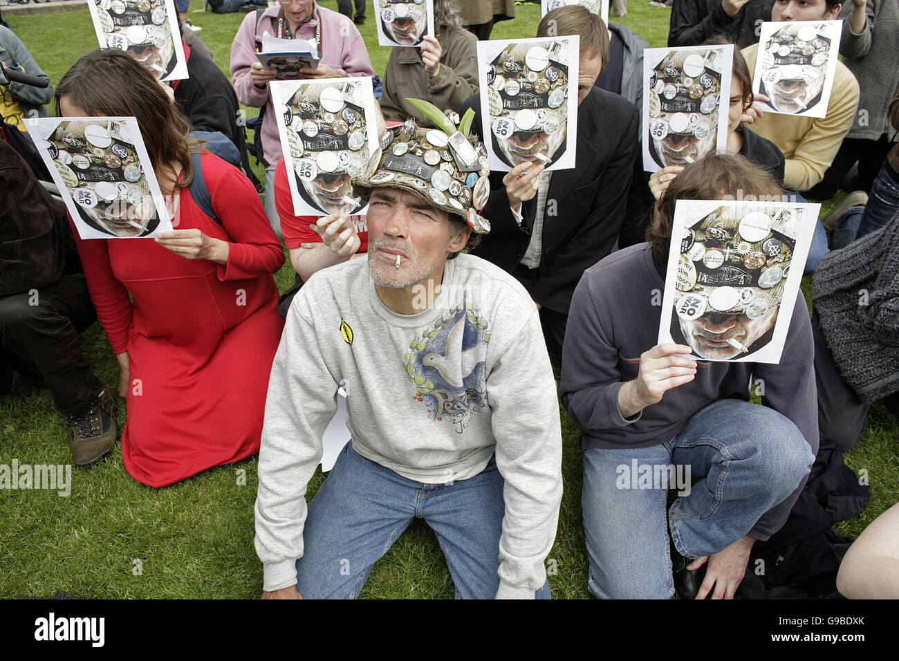 Anti-war protestor Brian Haw in London's Parliament Square with his ...