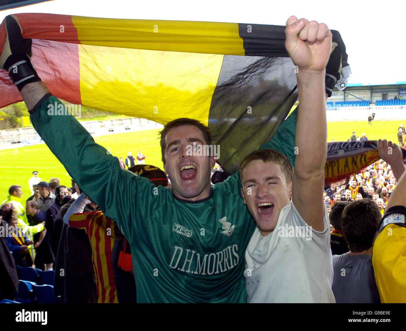 Partick Thistle's goalkeeper Kenny Arthur (L) celebrates with Adam ...