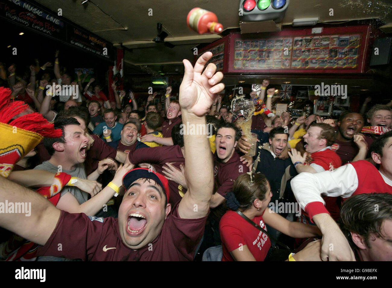 Arsenal fans pub hi-res stock photography and images - Alamy
