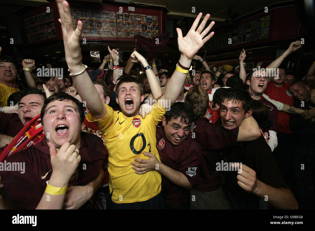 Arsenal fans watch the Champions League final between Arsenal and ...