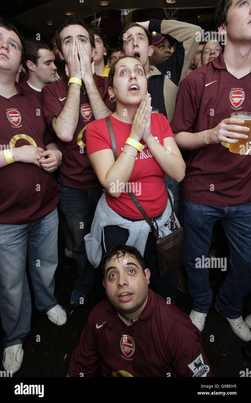 Arsenal fans pub hi-res stock photography and images - Alamy