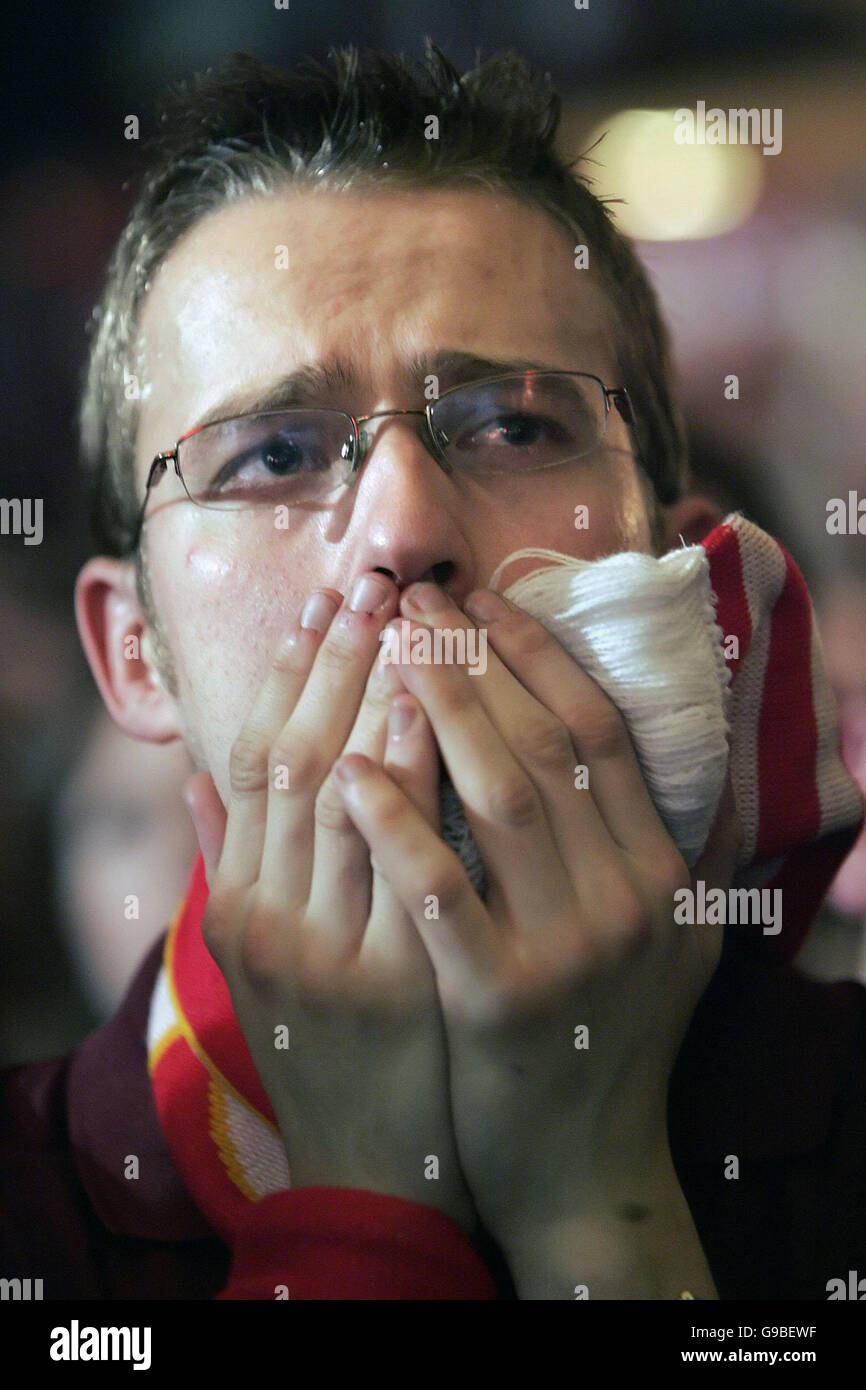 Arsenal fans pub hi-res stock photography and images - Alamy