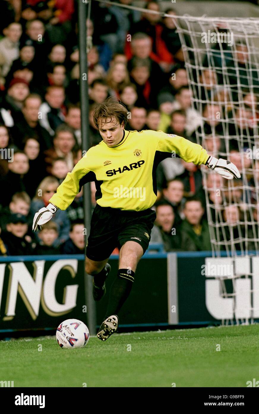 Manchester united goalkeeper mark bosnich hi-res stock photography and ...