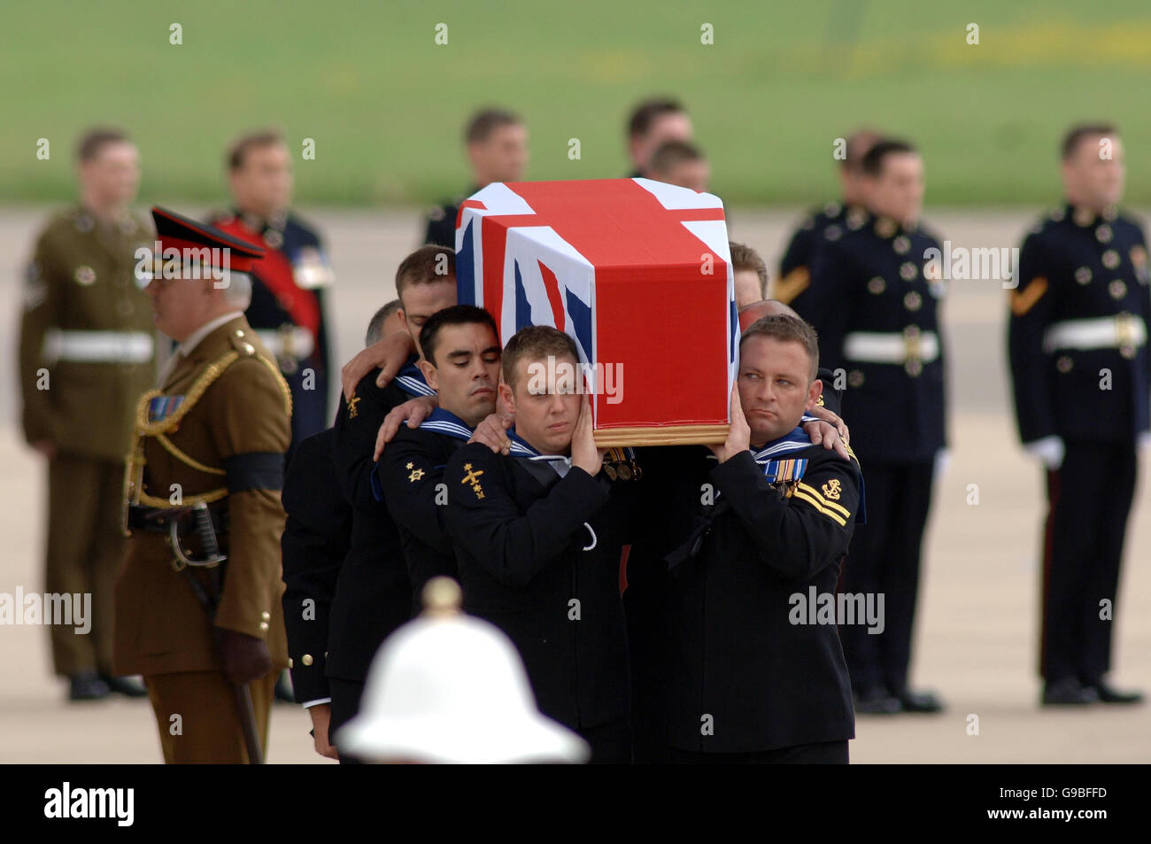 The coffin of lieutenant commander darren chapman hi-res stock ...