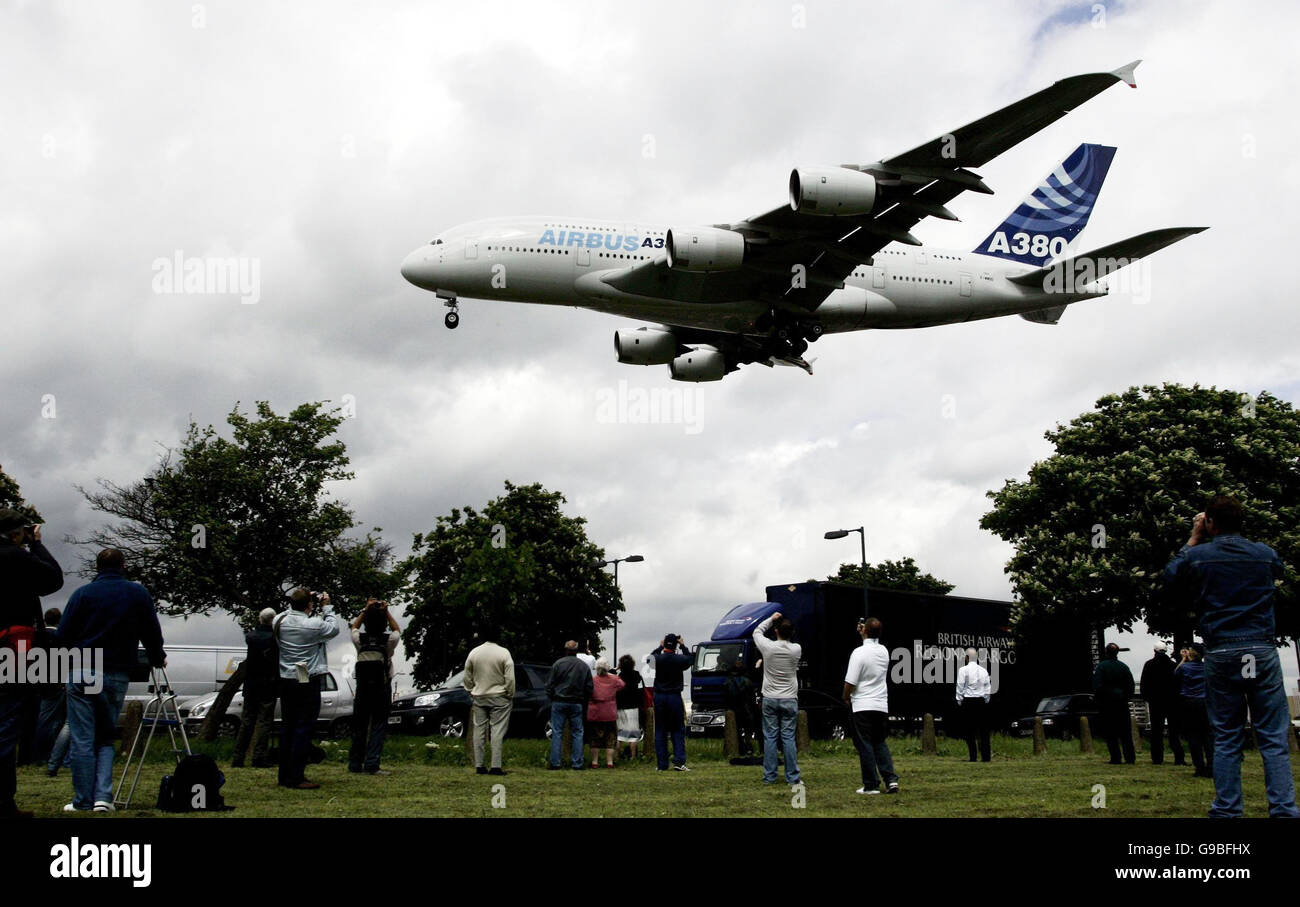 The world's largest passenger plane, the 555-seater Airbus A380 ...