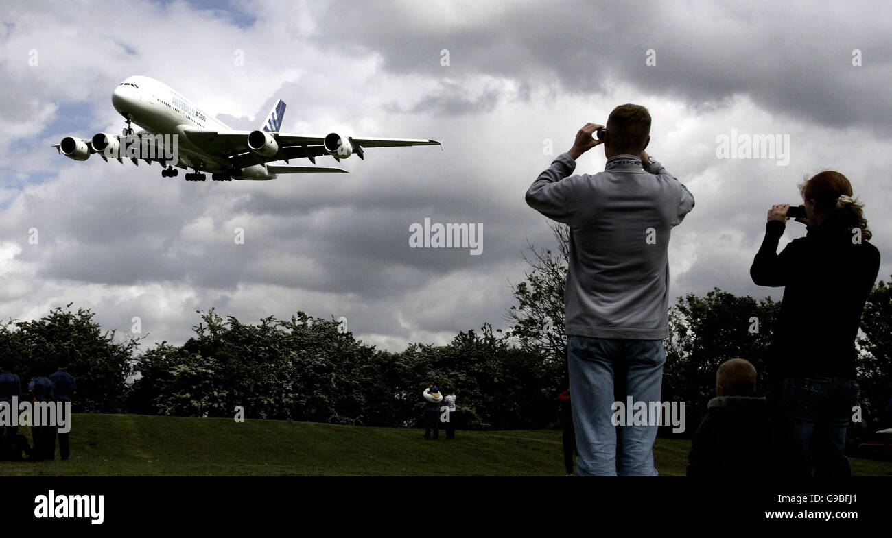 The world's largest passenger plane, the 555-seater Airbus A380 ...