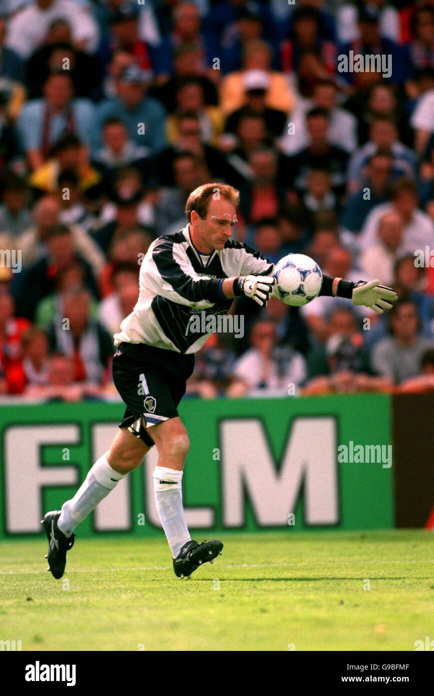 Soccer - World Cup France 98 - Group A - Scotland v Norway. Jim ...