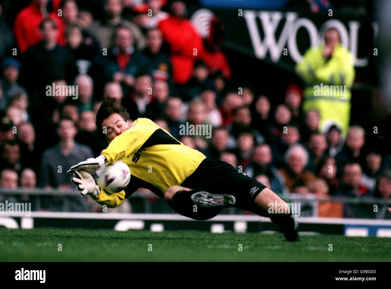Manchester united goalkeeper mark bosnich hi-res stock photography and ...