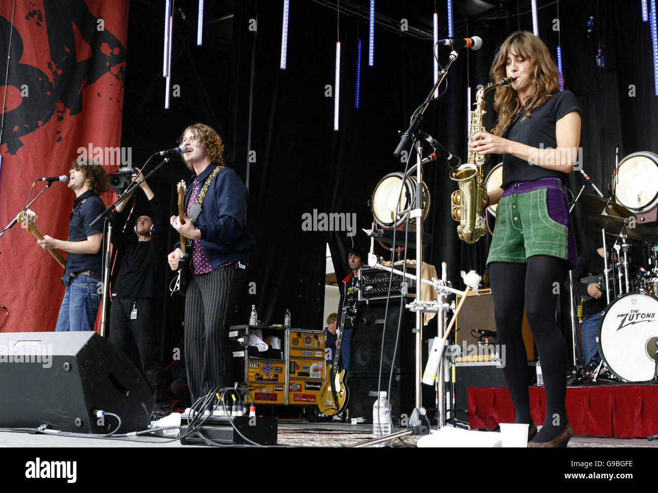 Zutons performing on stage hi-res stock photography and images - Alamy