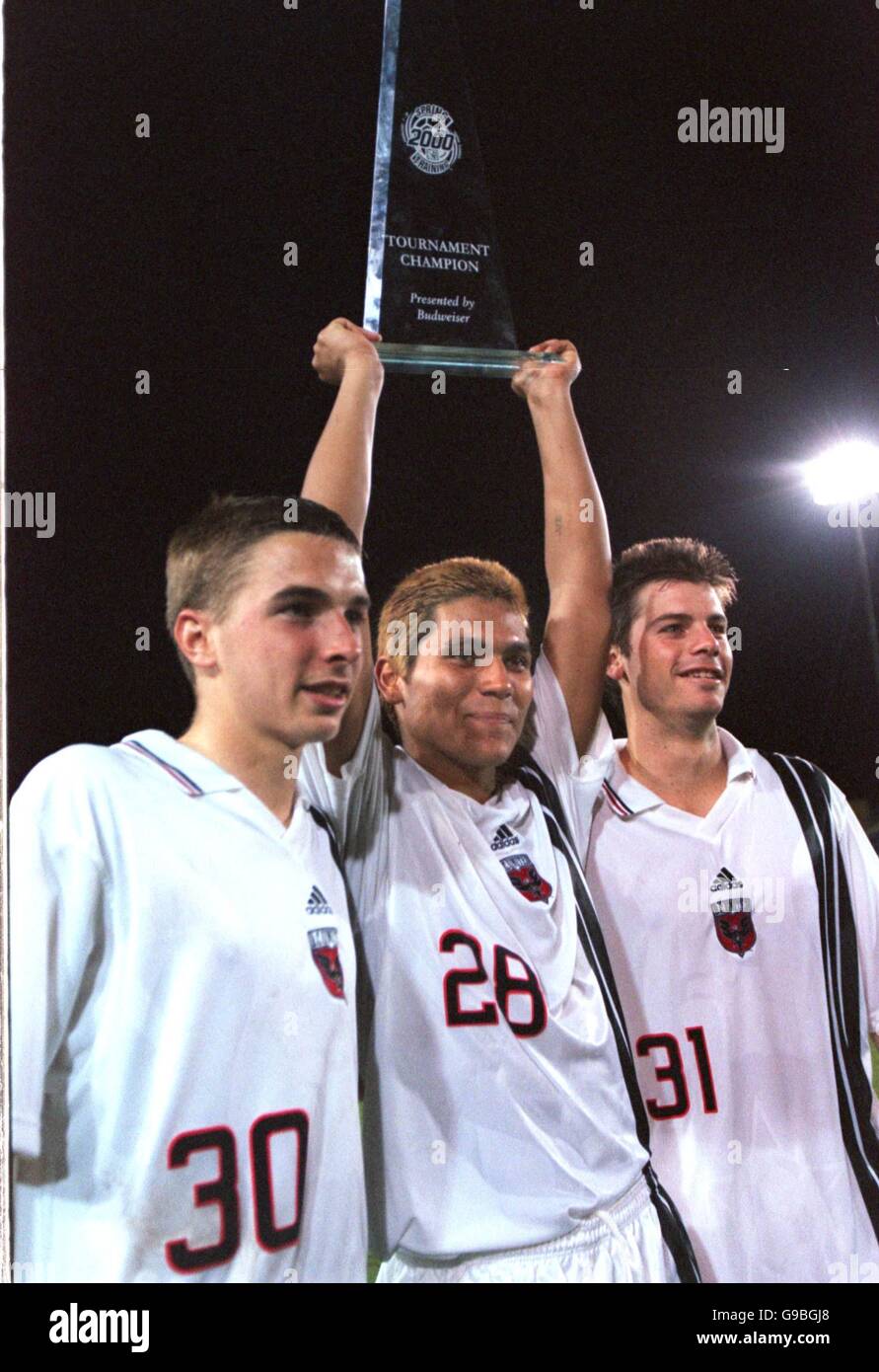 Celebration vertical cup trophy football utd hi-res stock photography ...