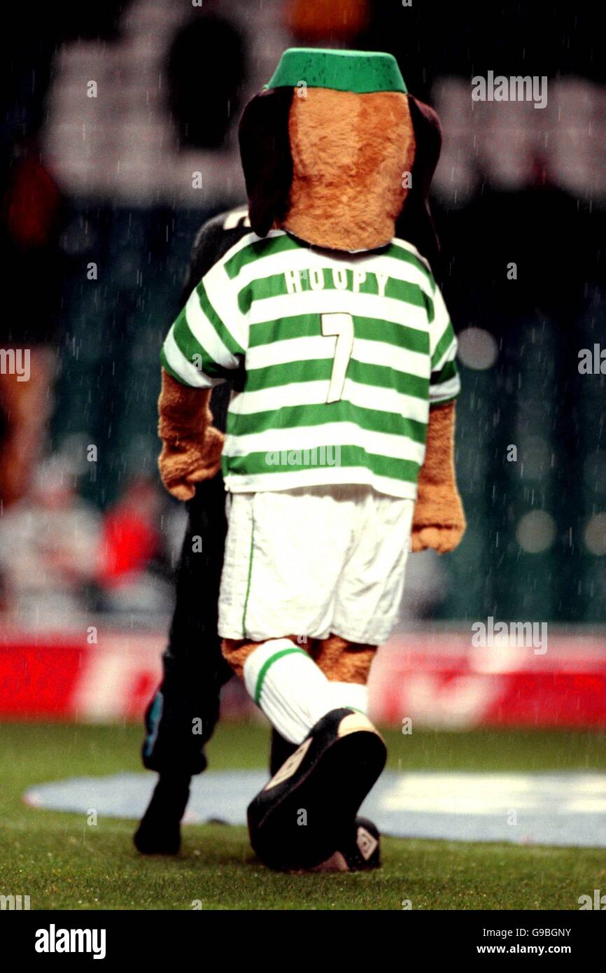 Full length from behind vertical football hi-res stock photography and ...