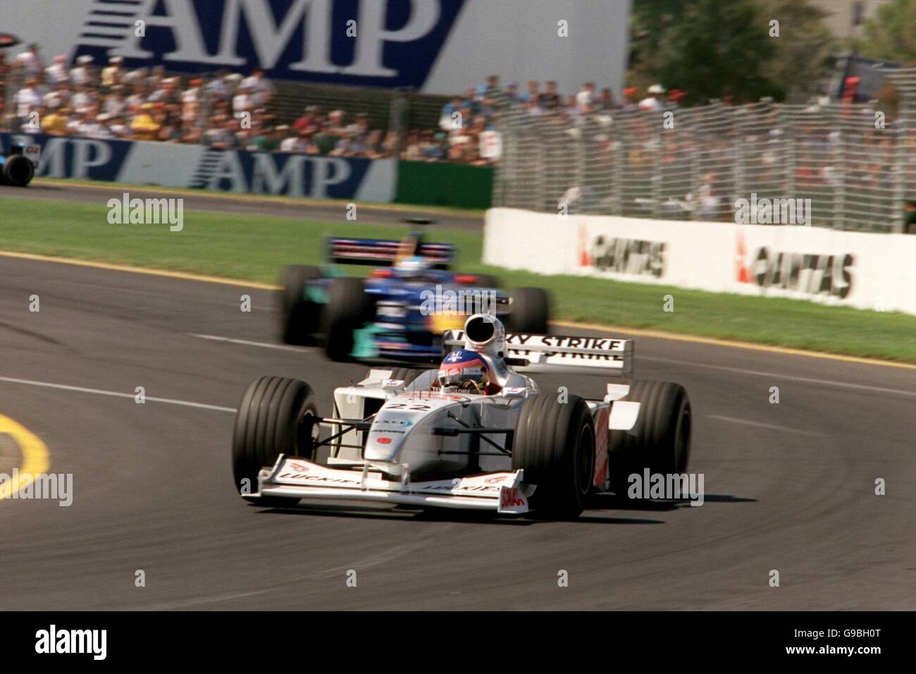 Jacques villeneuve leads from mika salo hi-res stock photography and ...