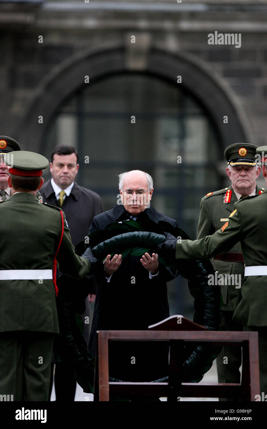 Australian Prime Minister John Howard (centre) laying the wreath ...