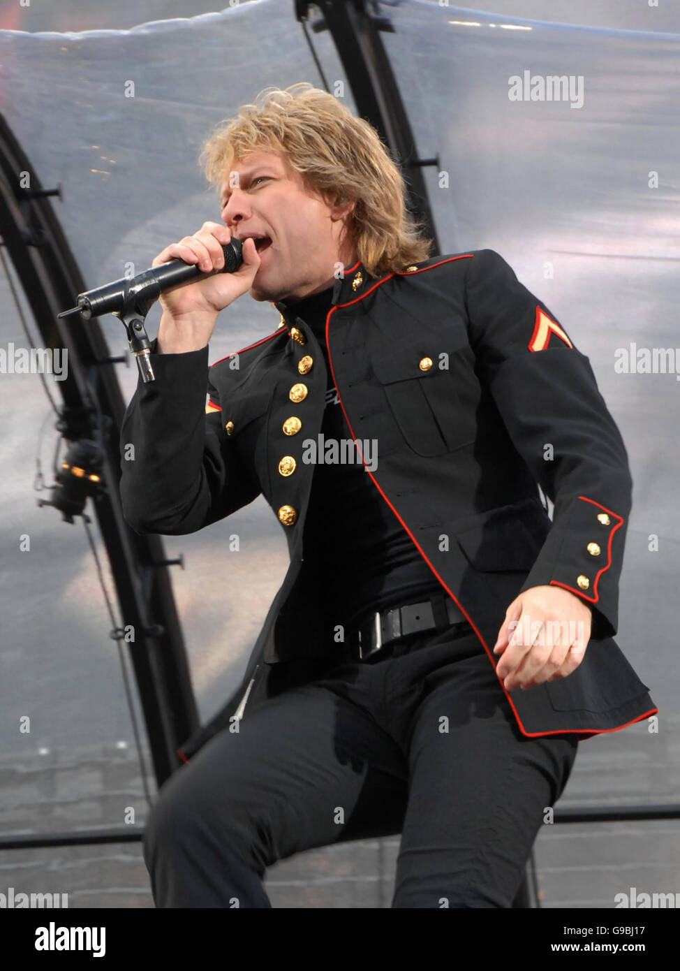 Jon bon jovi on stage in dublins croke park hi-res stock photography ...