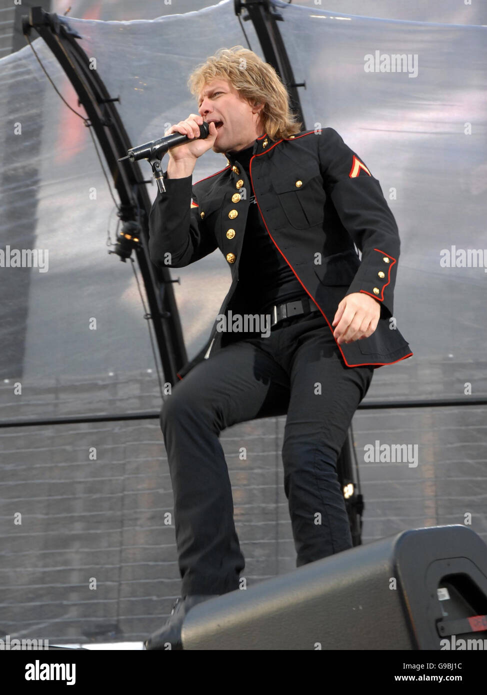 Jon bon jovi on stage in dublins croke park hi-res stock photography ...