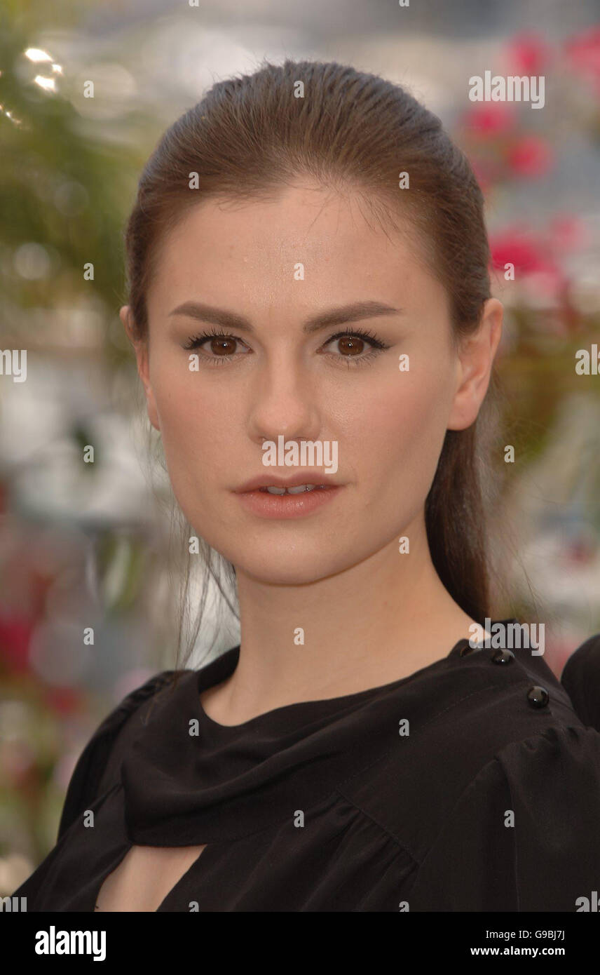 Anna Paquin attends a photocall for her new film 'X-MEN 3: The Last ...
