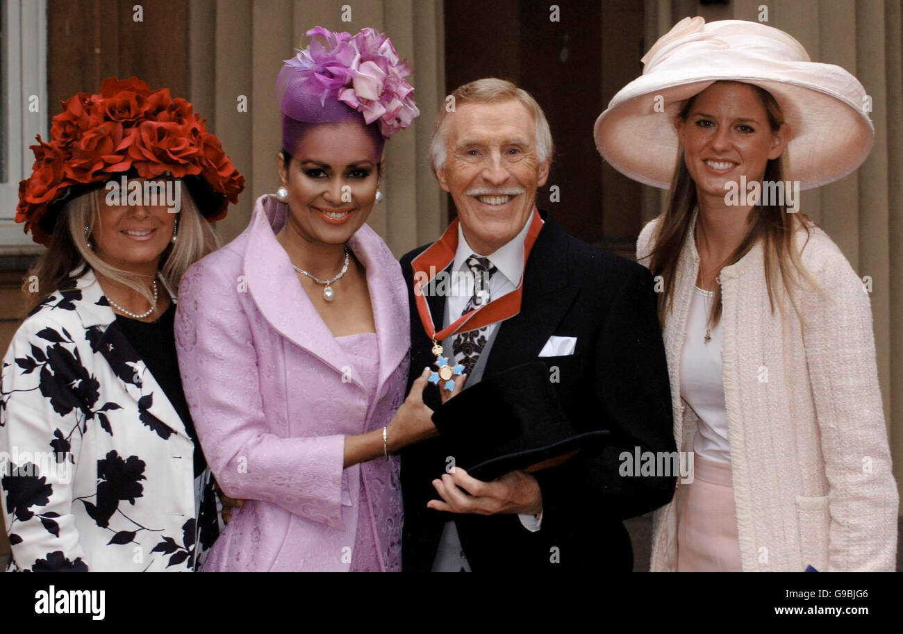 Entertainer Bruce Forsyth with his wife Wilnelia and daughters Julie ...
