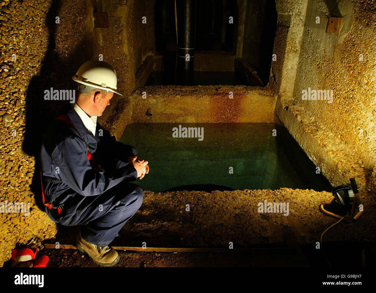 Water borehole chamber hi-res stock photography and images - Alamy
