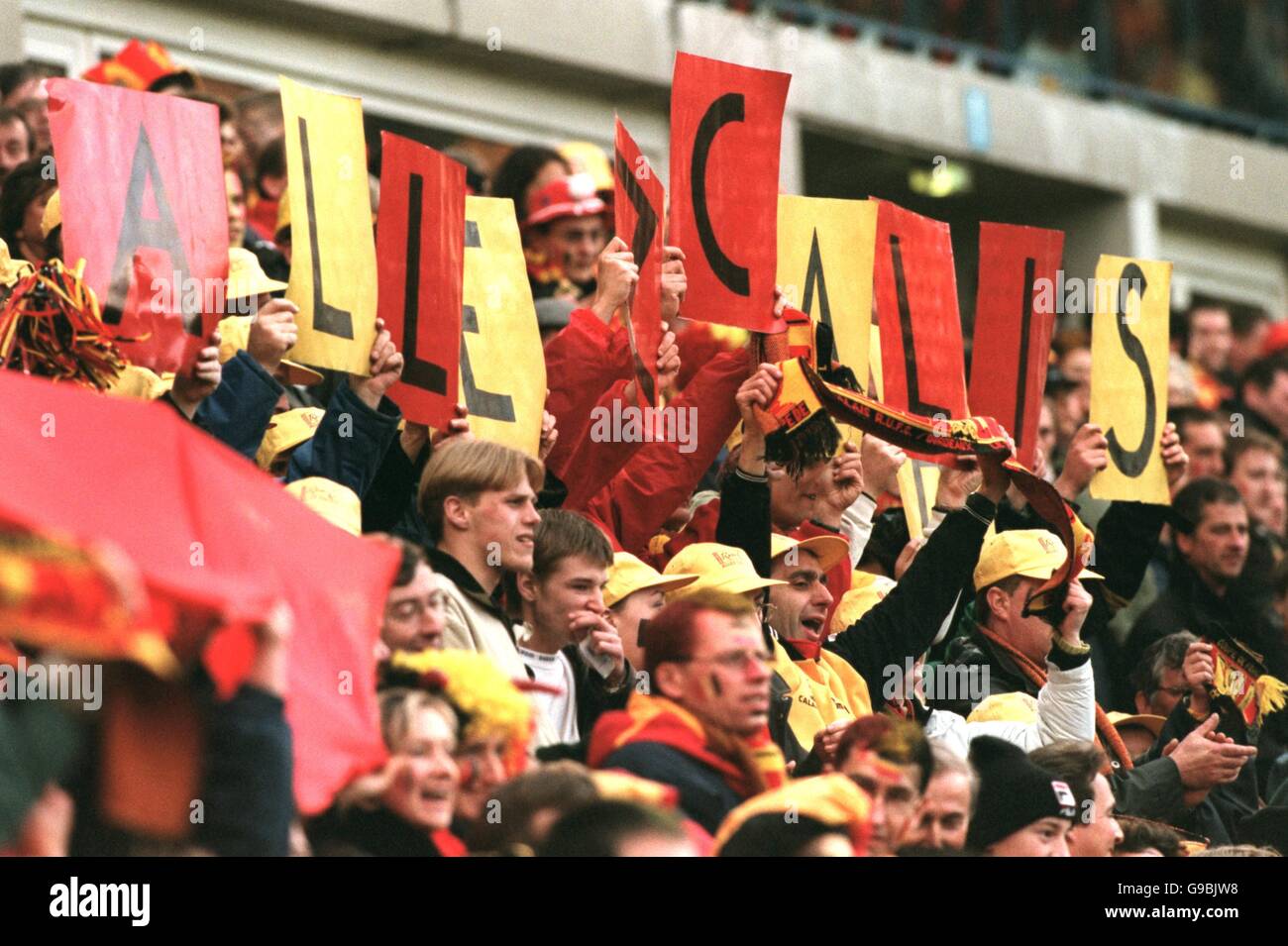 Allez calais fans crowd football hi-res stock photography and images ...