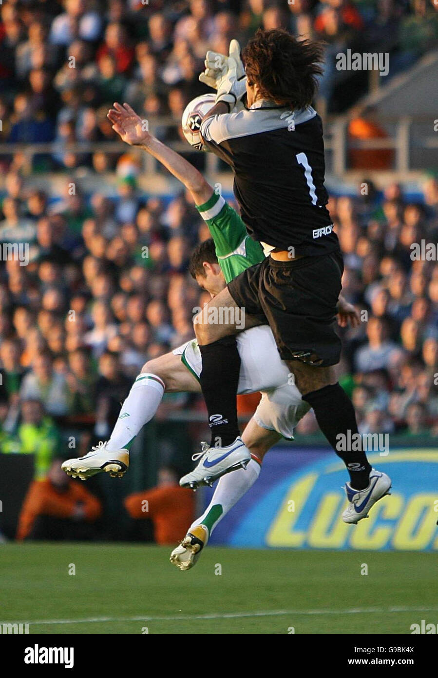 Republic of Ireland's Robbie Keane (L) battles with against Chile's ...