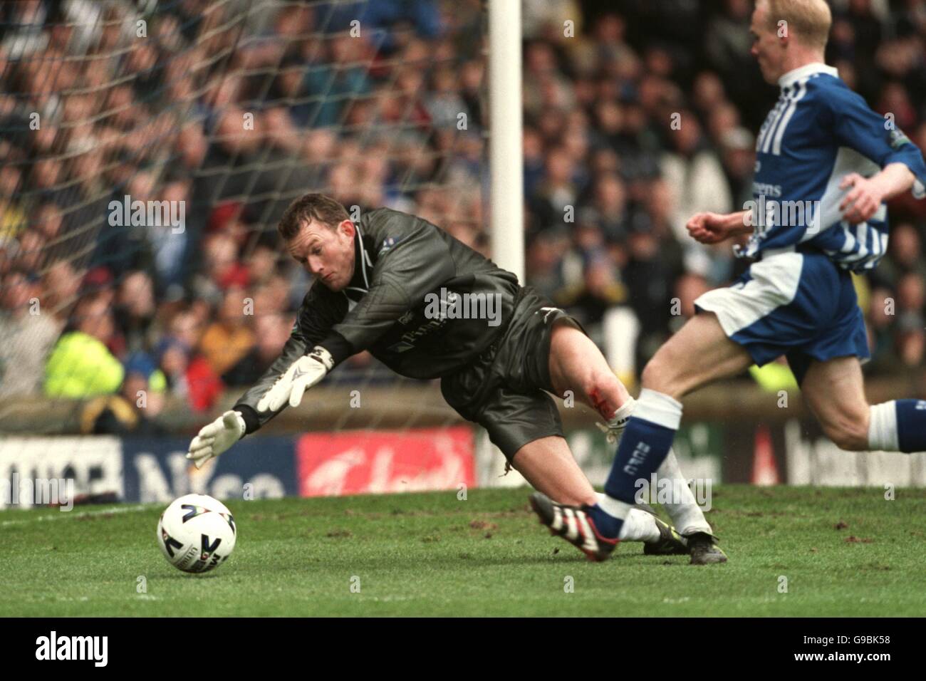 Nottingham Forest goalkeeper Dave Beasant (l) saves under pressure from ...