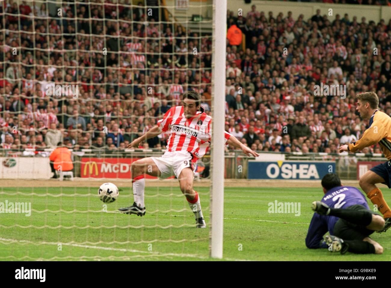 Stoke citys peter the winning goal of the game hi-res stock photography ...
