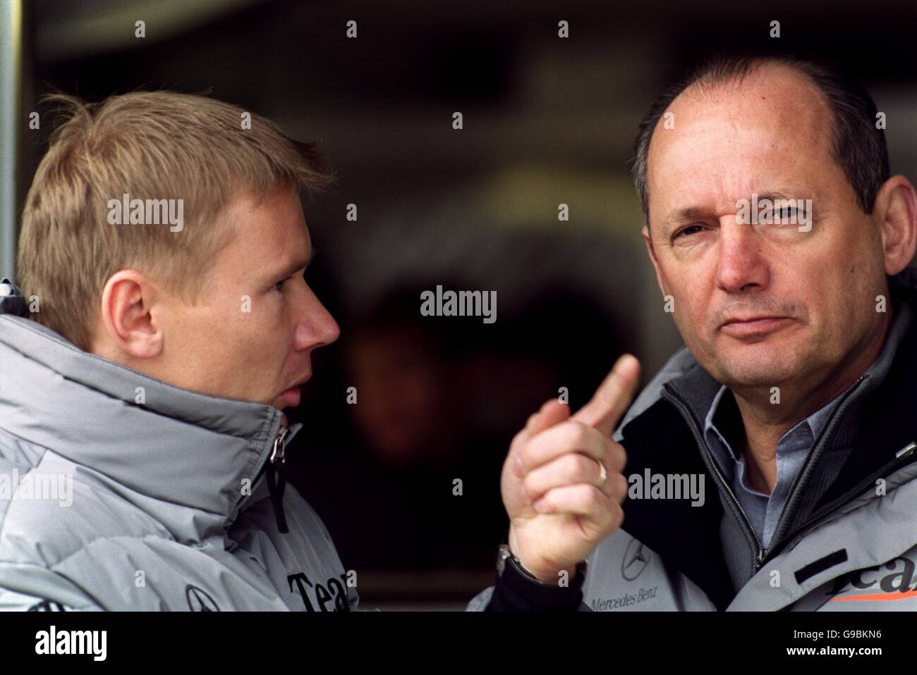 Mika hakkinen speaks with mclaren boss ron dennis hi-res stock ...