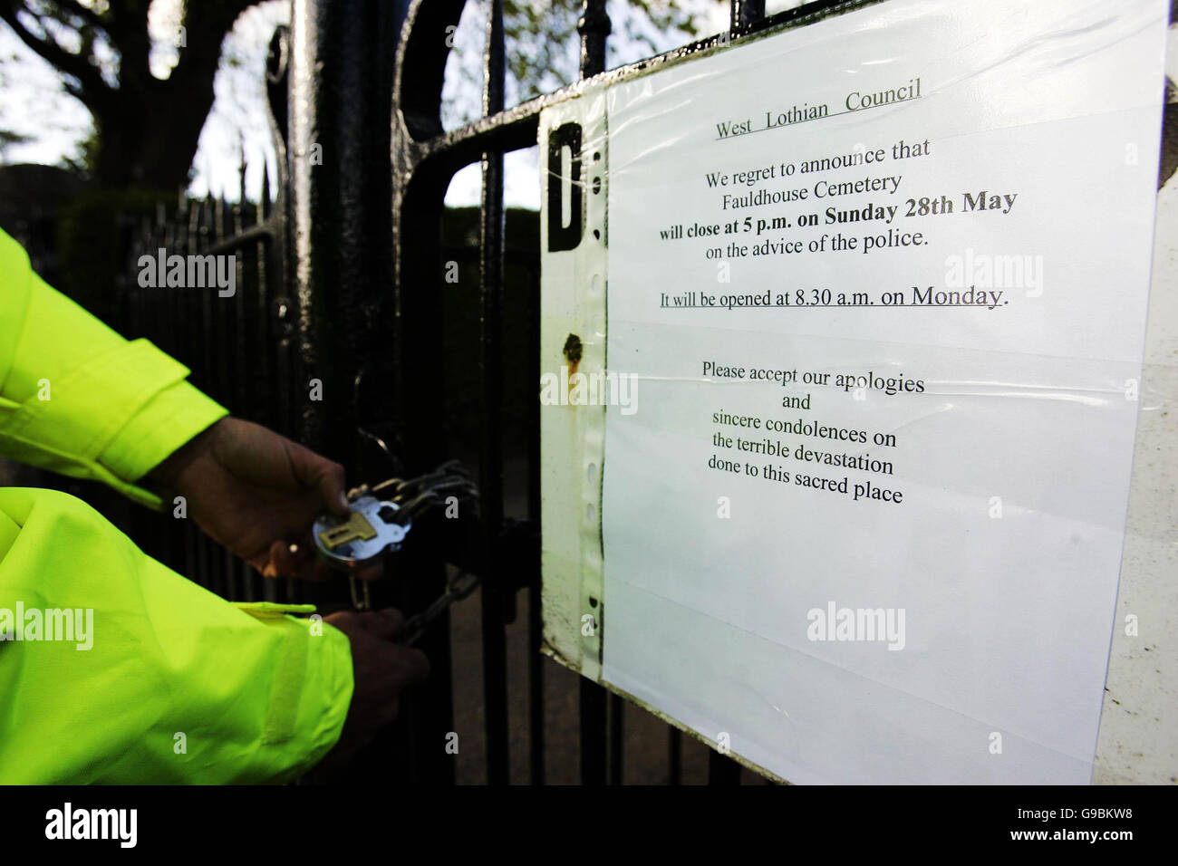 Cemetry gates hi-res stock photography and images - Alamy