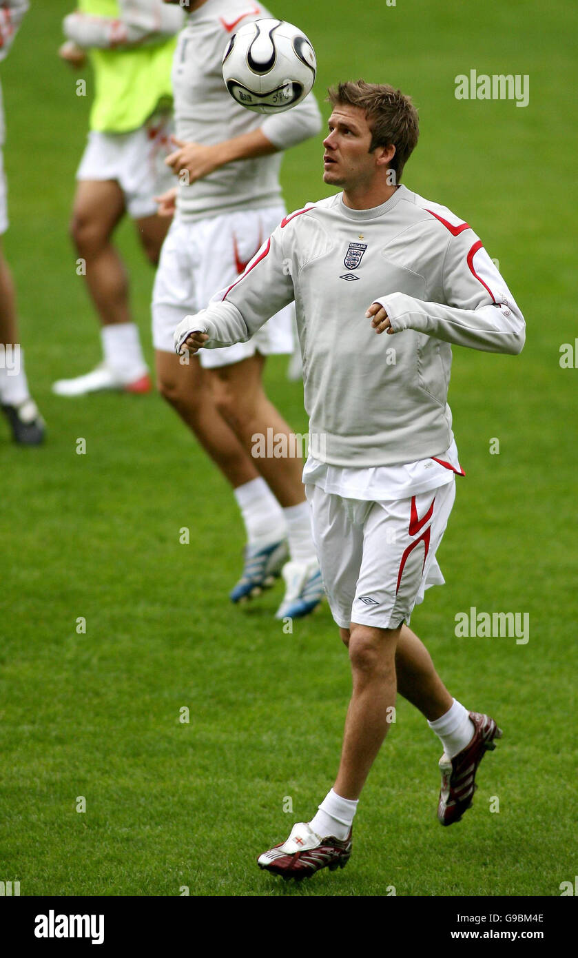 David beckham training session old trafford hi-res stock photography ...