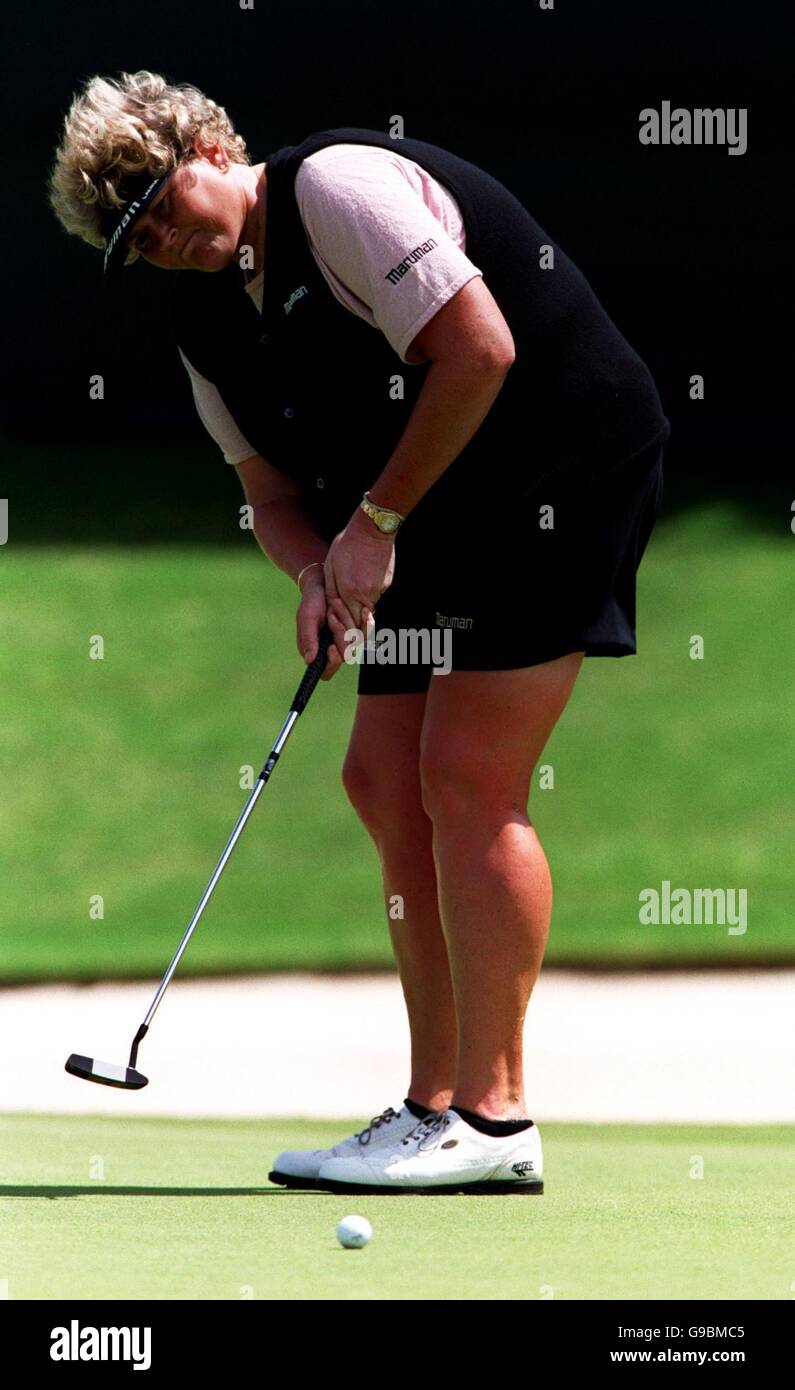 Laura davies putting hi-res stock photography and images - Alamy