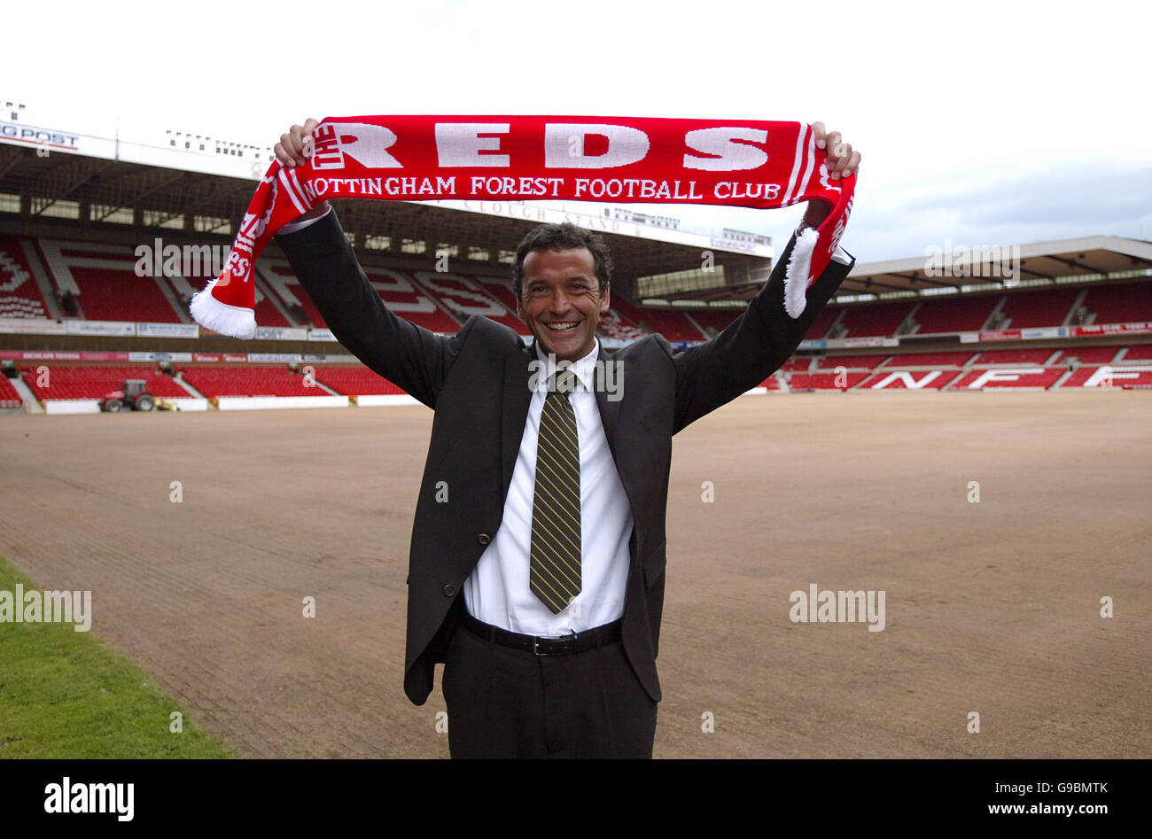 Colin Calderwood is unveiled as Nottingham Forest manager Stock Photo ...