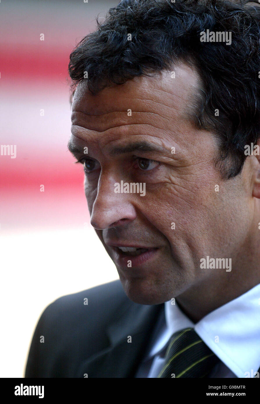 Colin calderwood is unveiled as nottingham forest manager hi-res stock ...