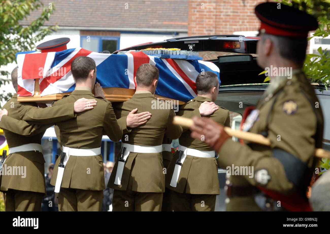 The coffin of private adam morris hi-res stock photography and images ...