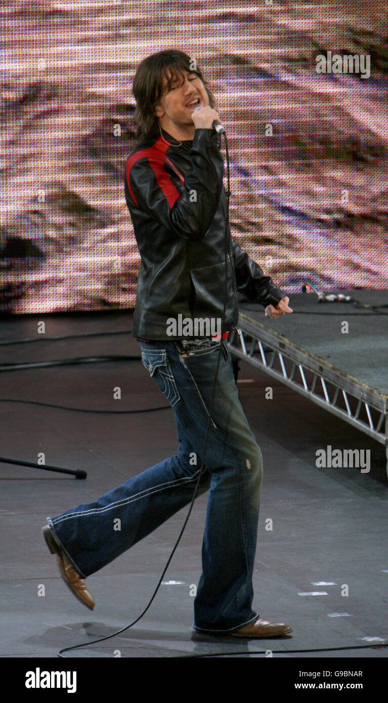 Danny mcnamara embrace performs princes trust birthday concert tower ...