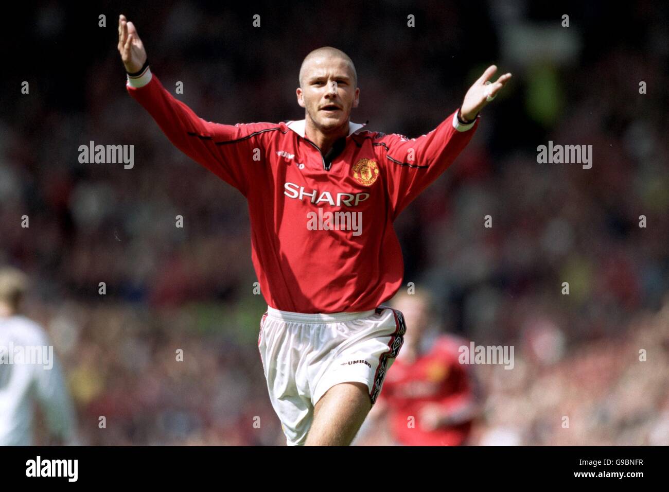 Manchester uniteds david beckham celebrates scoring hi-res stock ...