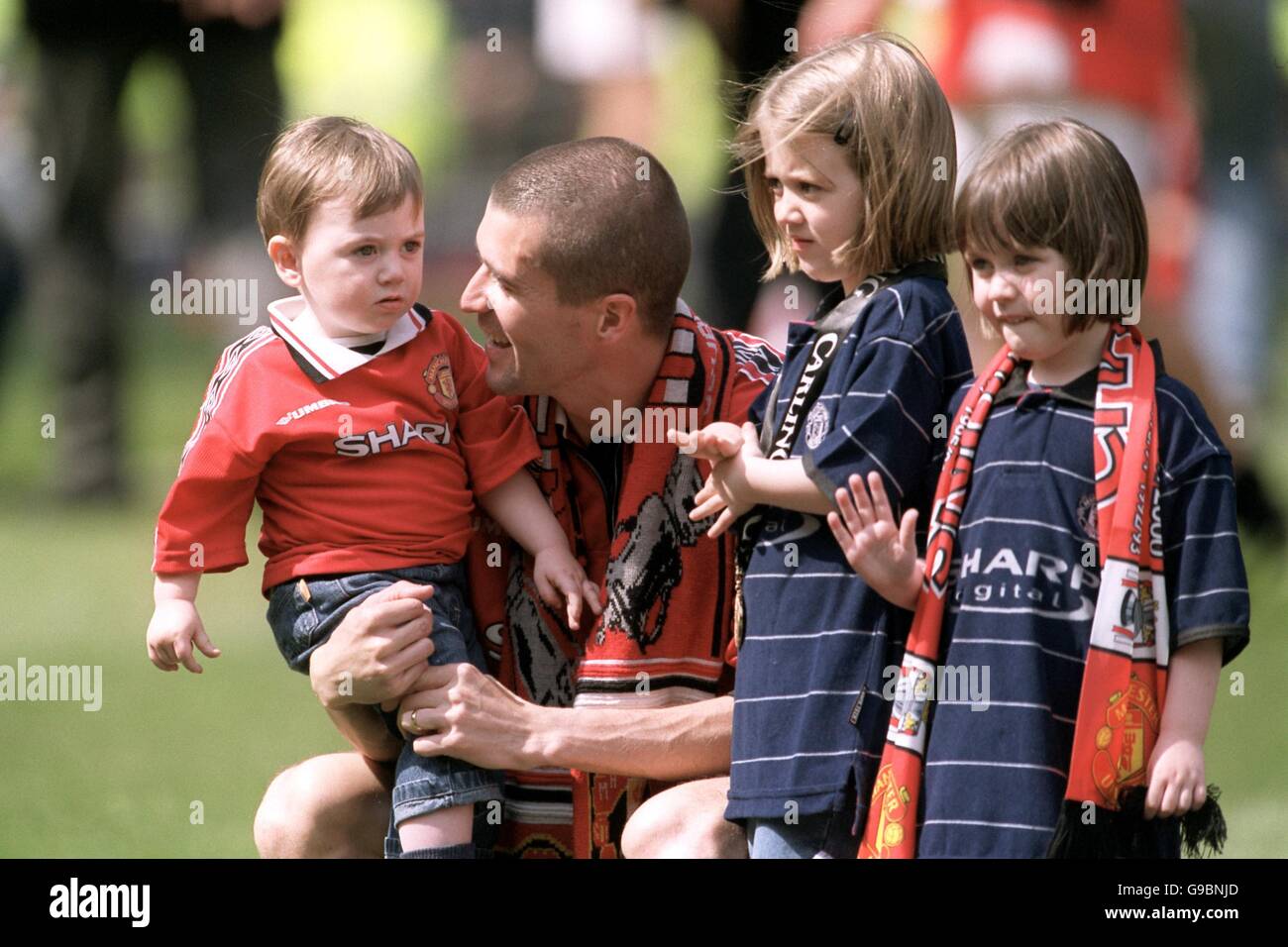 Manchester uniteds roy keane with his three children hi-res stock ...