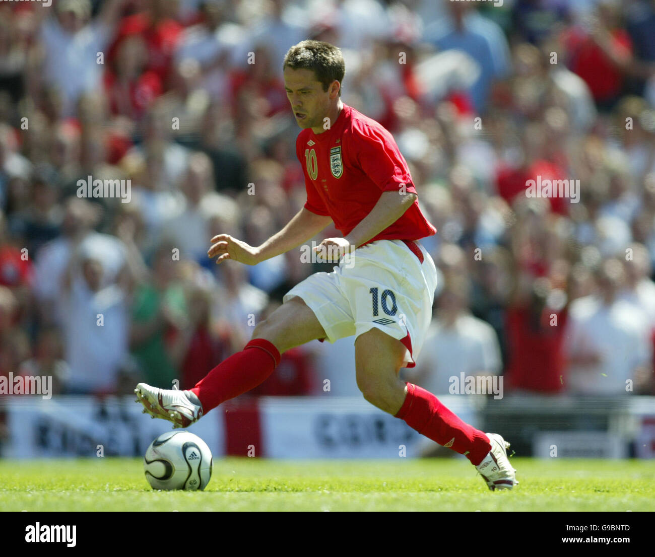 Michael Owen scores England's 4th goal against Jamaica Stock Photo - Alamy