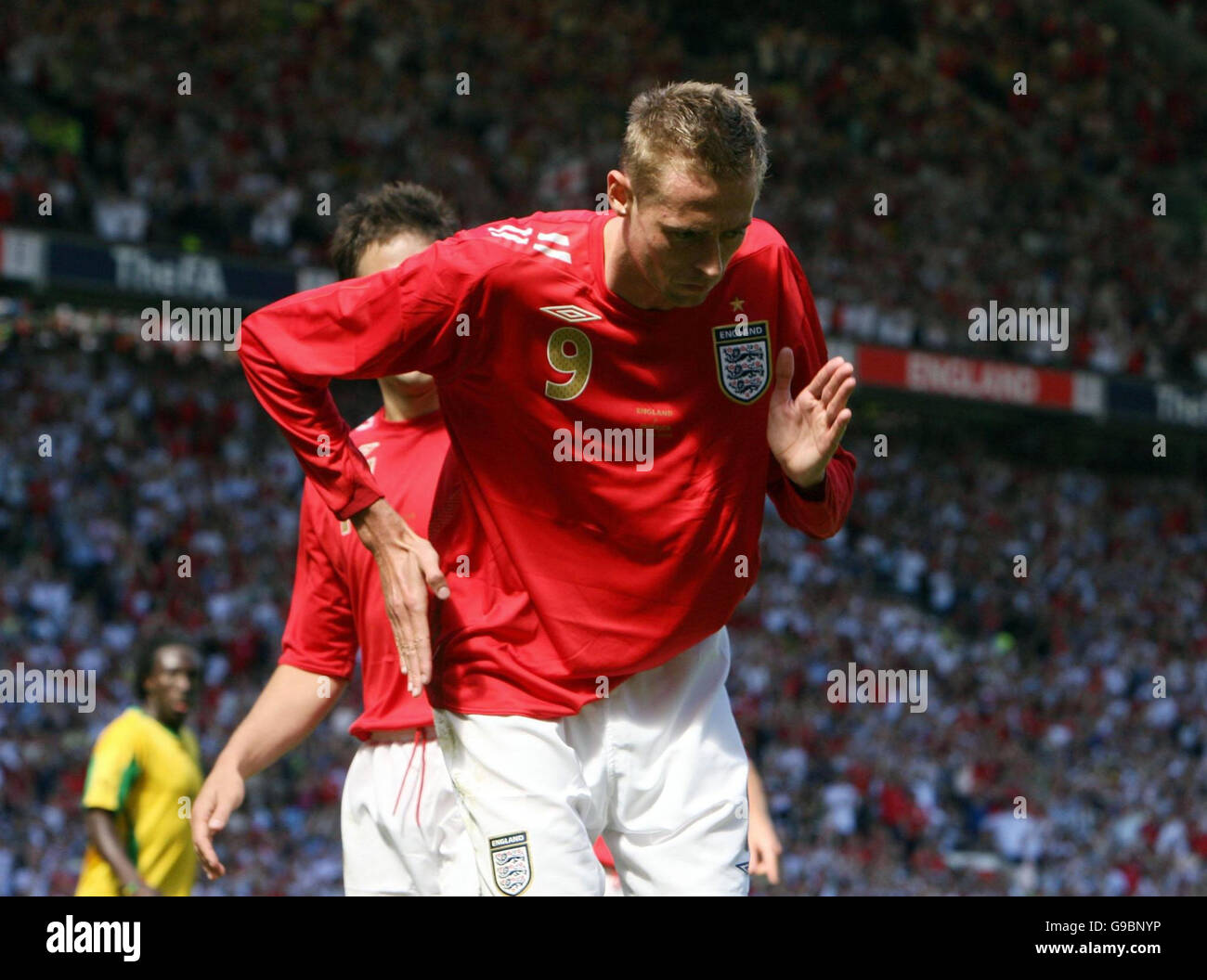 ***First picture of a sequence of six*** England's Peter Crouch ...
