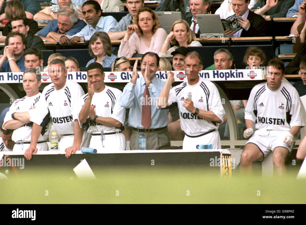 Tottenham Hotspur manager George Graham (c), on his return to the bench ...