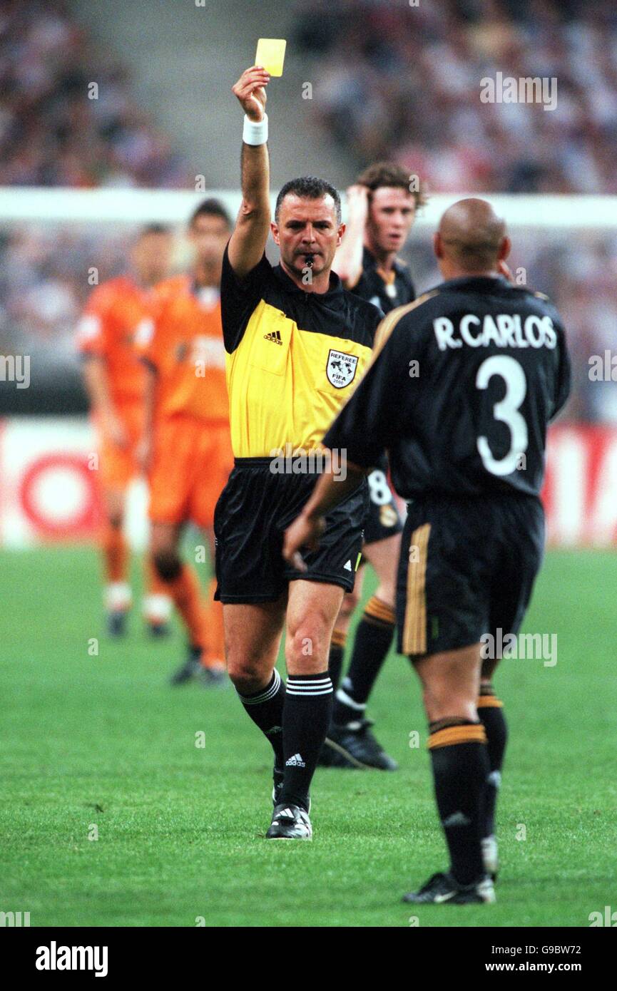 Real madrids roberto carlos is booked by referee stefano braschi hi-res ...