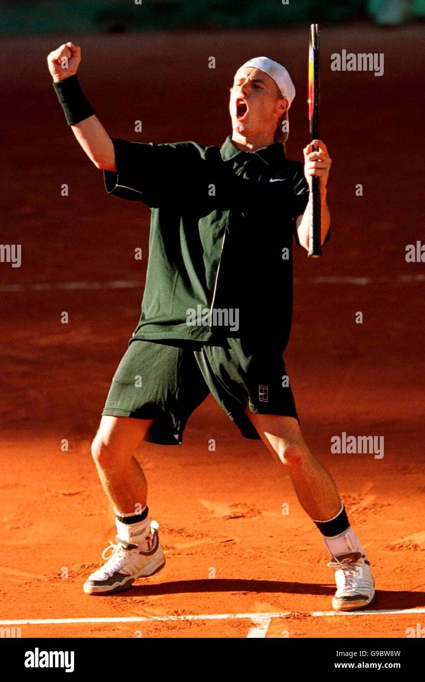 Lleyton hewitt 2000 hi-res stock photography and images - Alamy