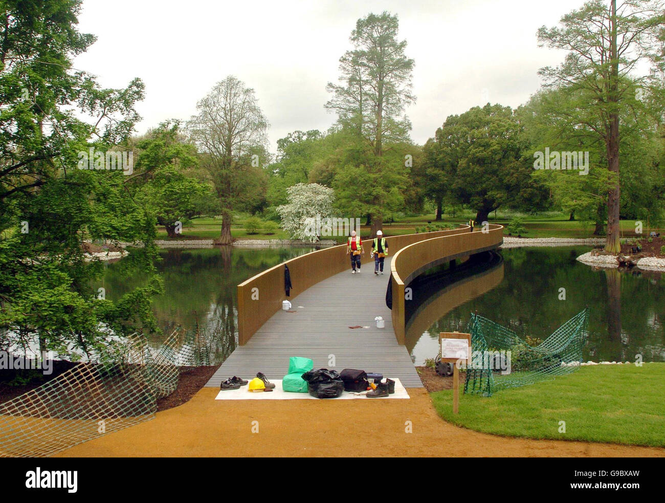 Sackler Crossing Kew Gardens London High Resolution Stock Photography ...