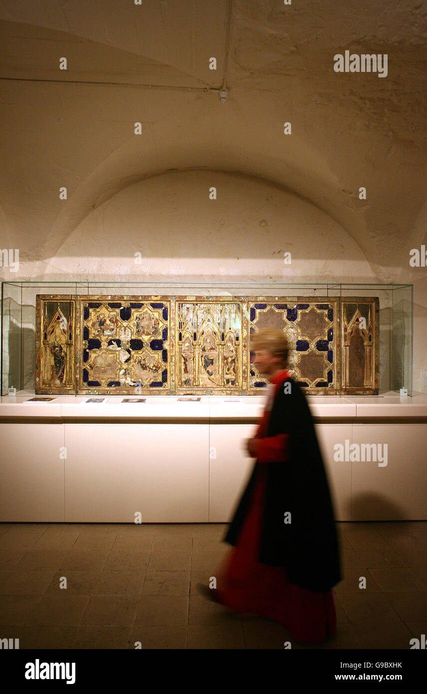 A large alter panel in westminster abbey hi-res stock photography and ...