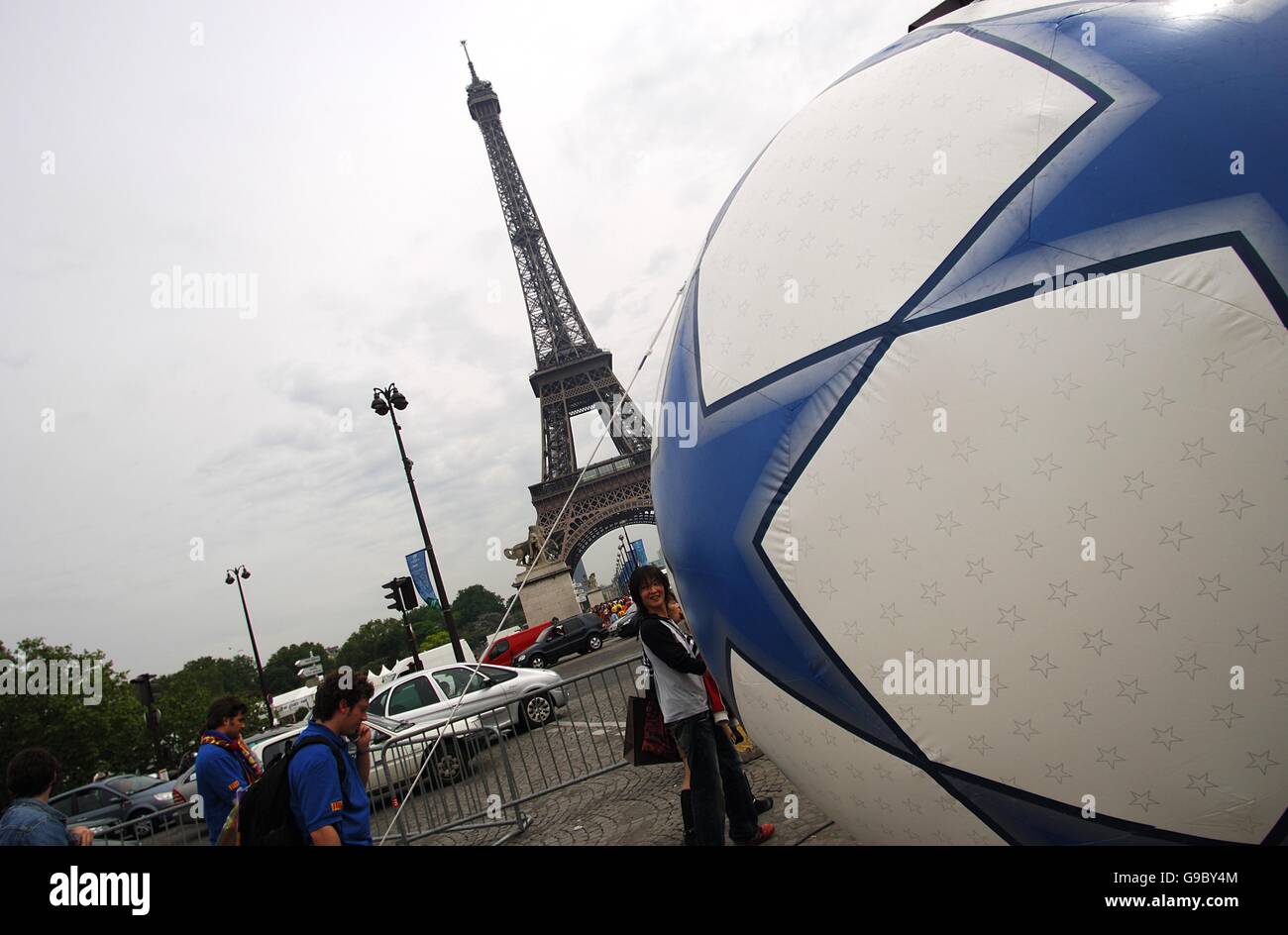 Soccer - UEFA Champions League - Final - Barcelona v Arsenal - Stade de ...